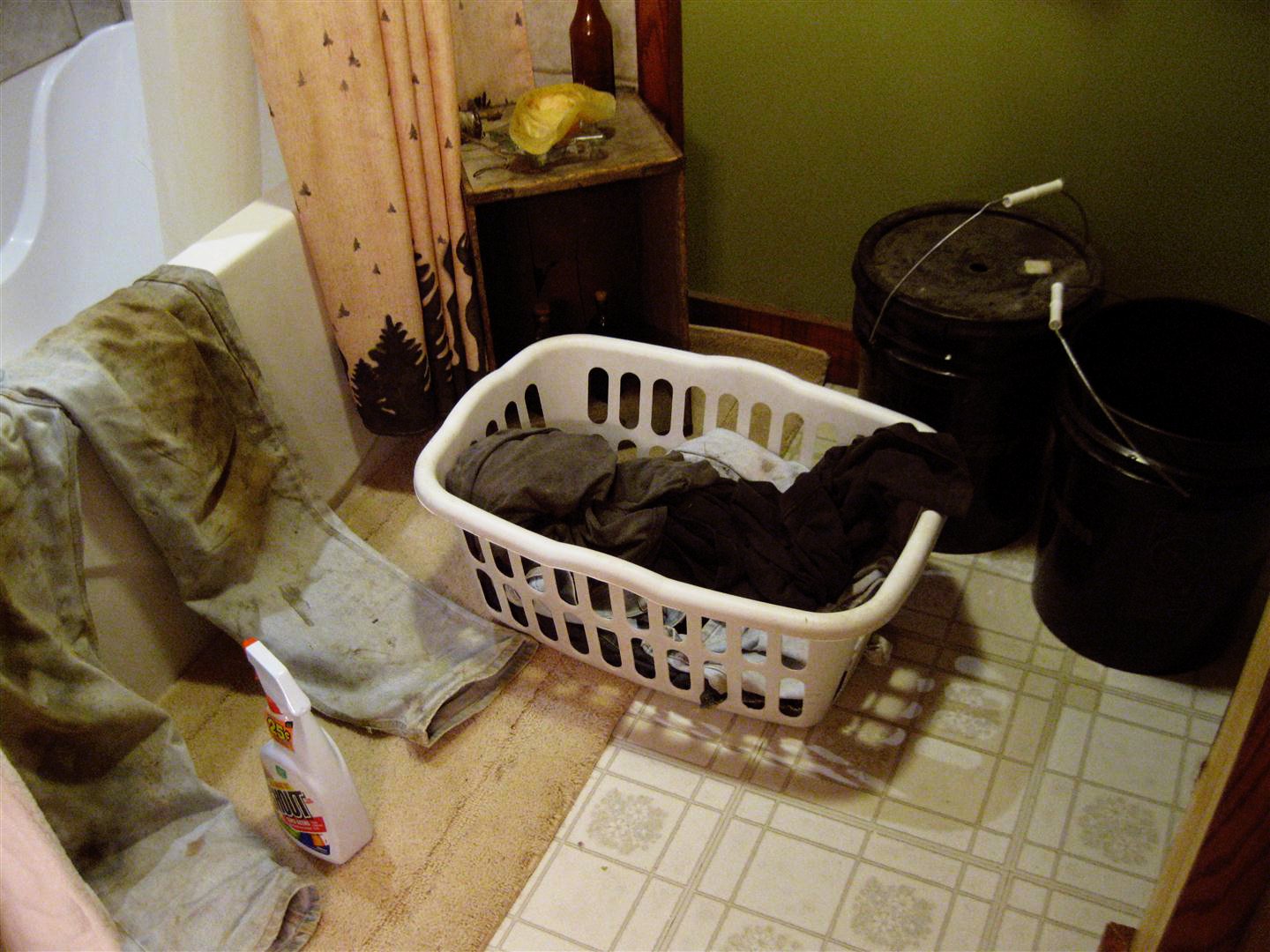 How to Wash Laundry with a Plunger – Black Spruce Hound