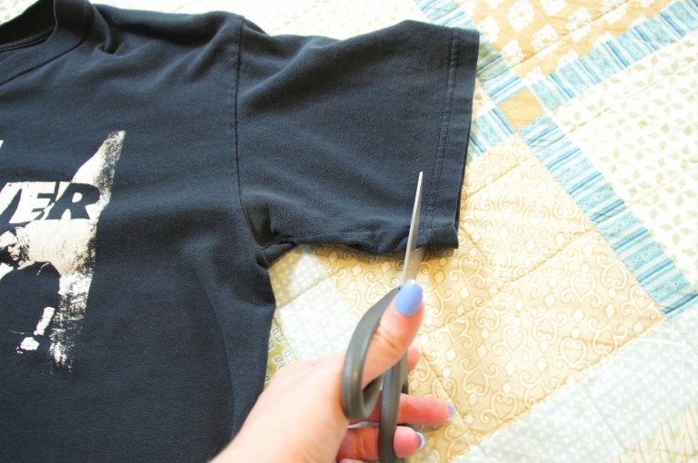 How to Distress a T-Shirt – Black Spruce Hound